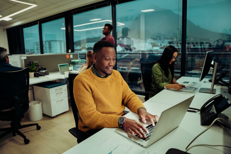 Conheça os tipos de profissões em alta no Brasil